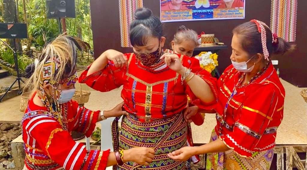 CELEBRATING A SACRED HONOR: THE BAGOBO TAGABAWA BESTOW US WITH THE ...